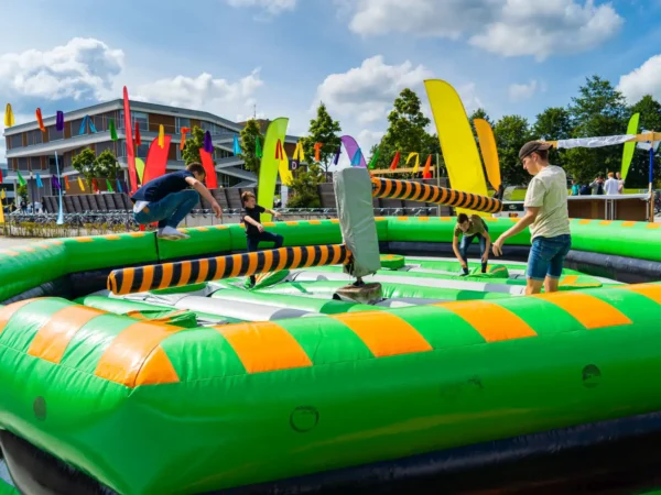 Sweeper Wipeout XXL aka Stef Stuntpiloot | Attractieverhuur Olivier